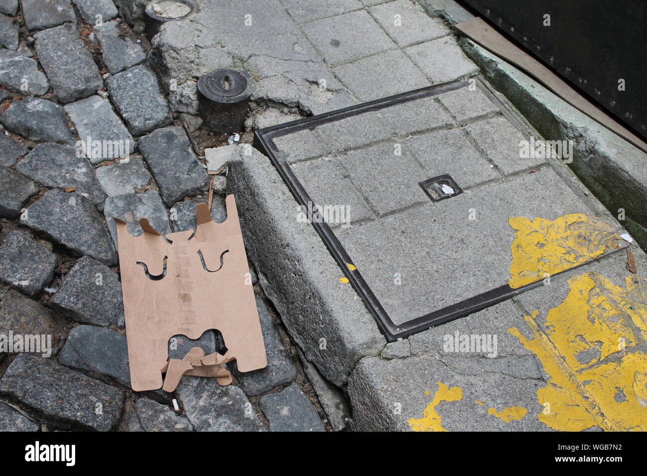 Anthropomorphic paper hi-res stock photography and images - Alamy