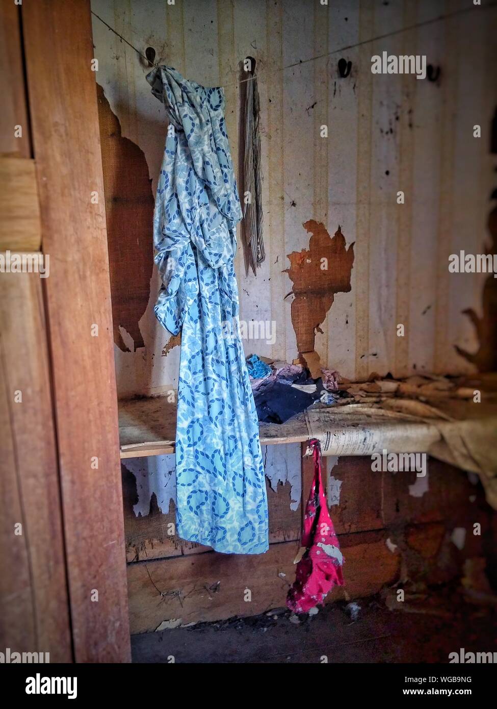 Abandoned clothing hi-res stock photography and images - Alamy