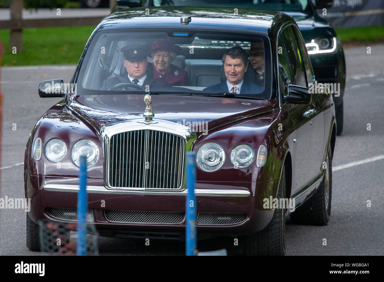 Queen elizabeth ii back left hi-res stock photography and images - Alamy