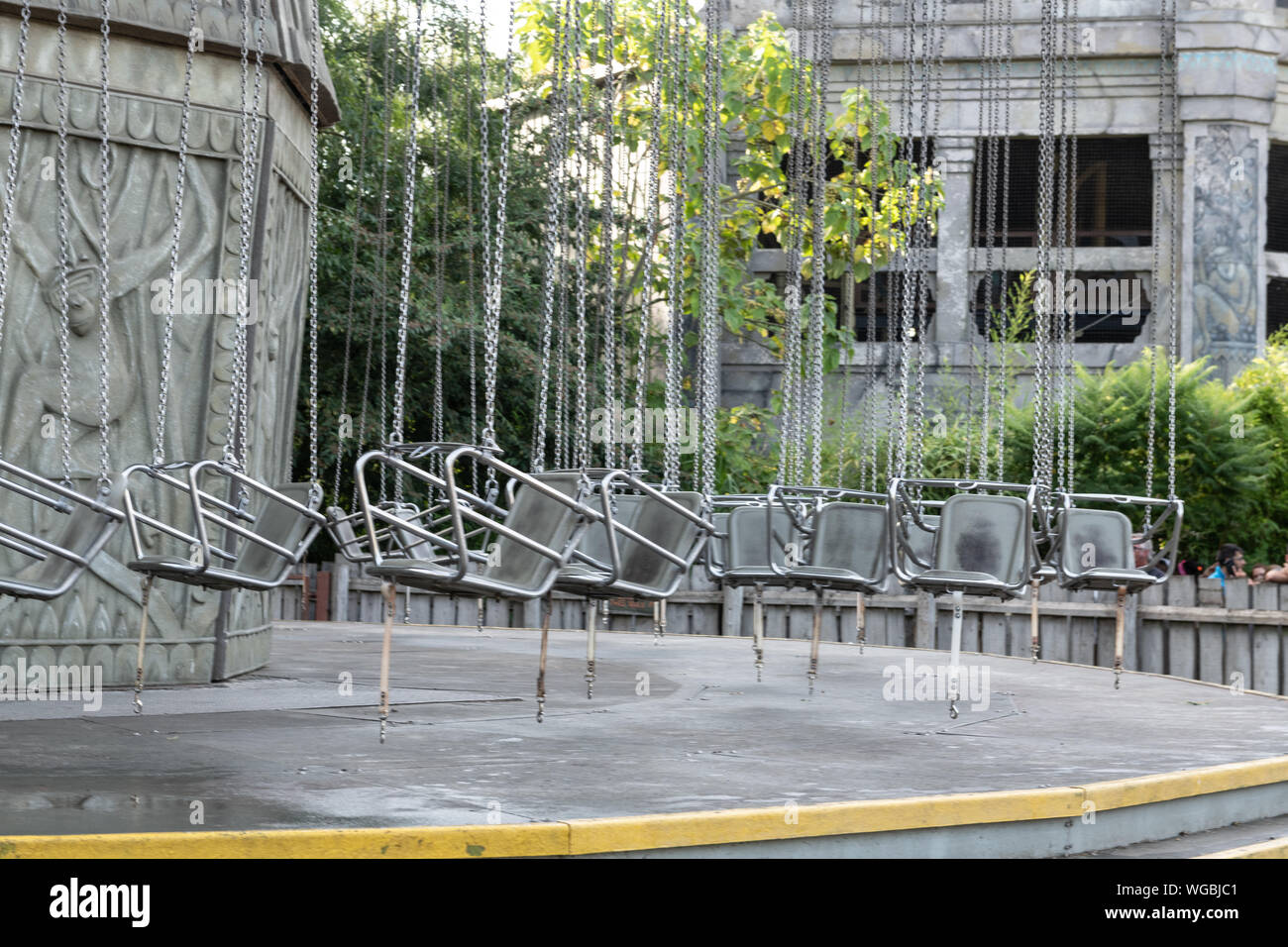 Deserted theme park hi-res stock photography and images - Alamy