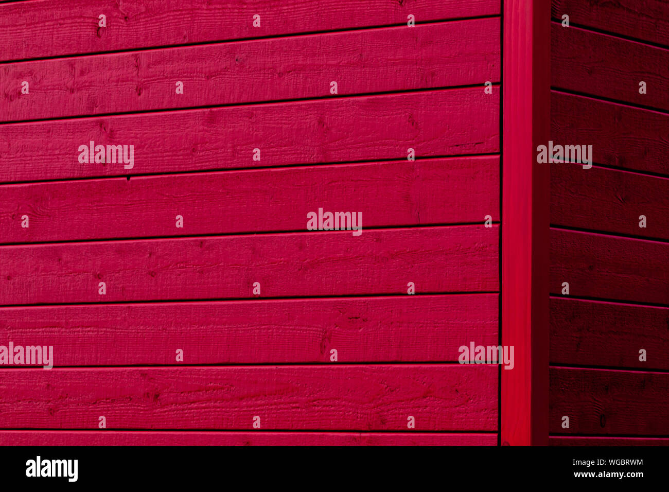 Red log cabin hi-res stock photography and images - Alamy