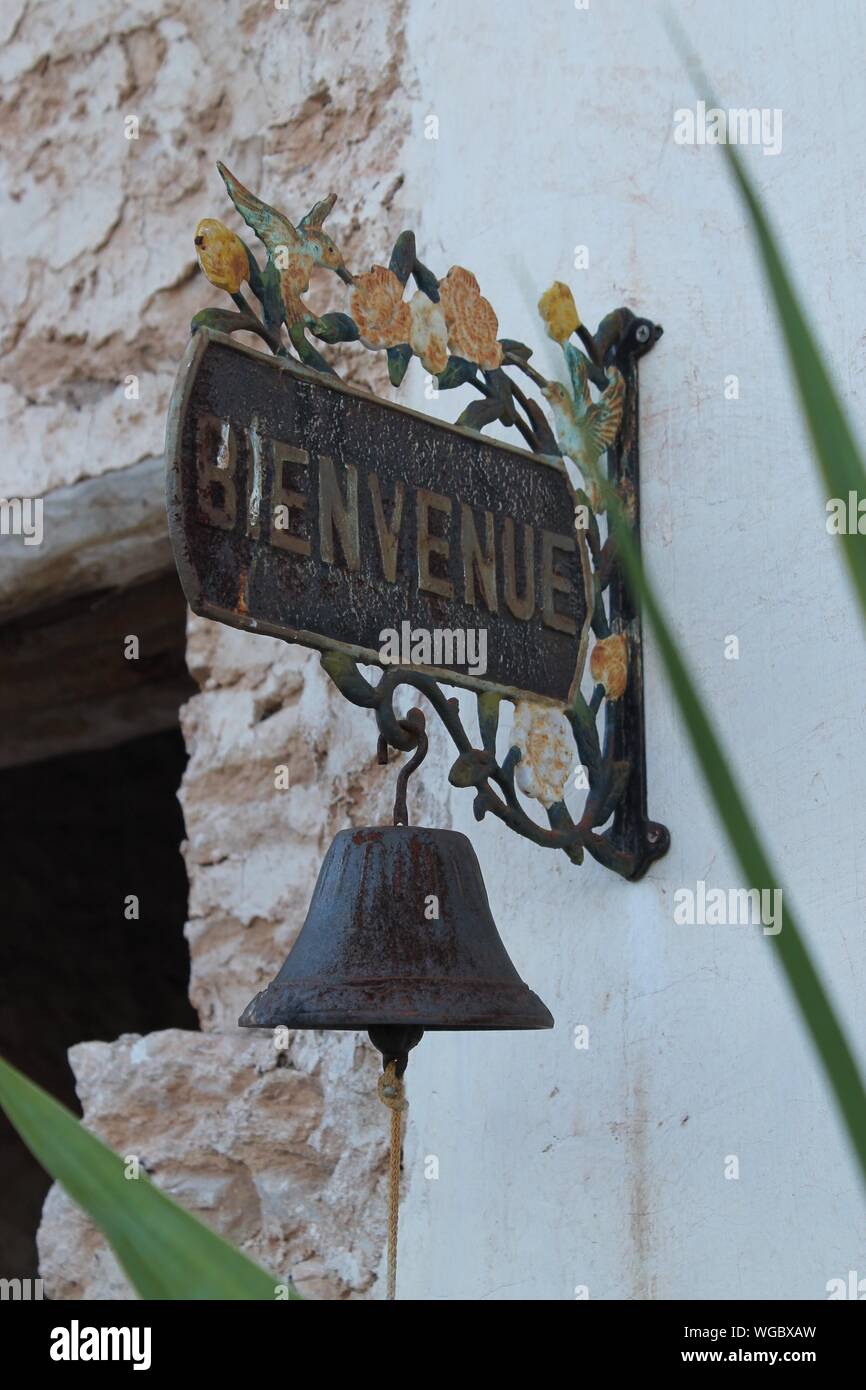 Metal board sign hi-res stock photography and images - Alamy