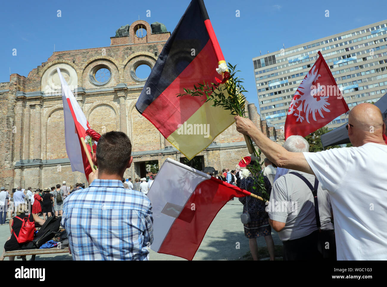 Berlin, Germany. 01st Sep, 2019. People with German and Polish flags ...