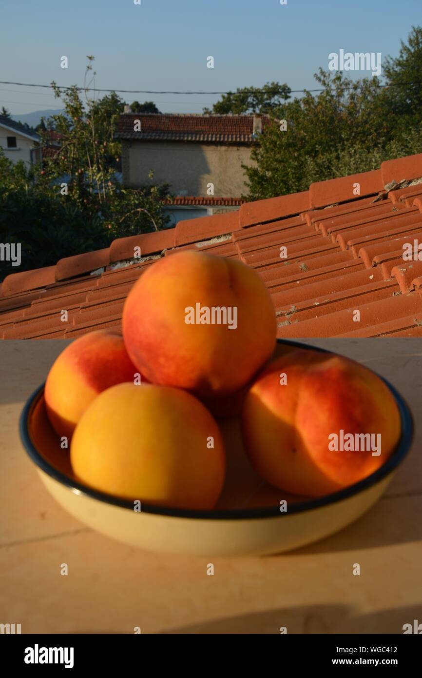 Beautiful peaches - yummy fruit Stock Photo - Alamy