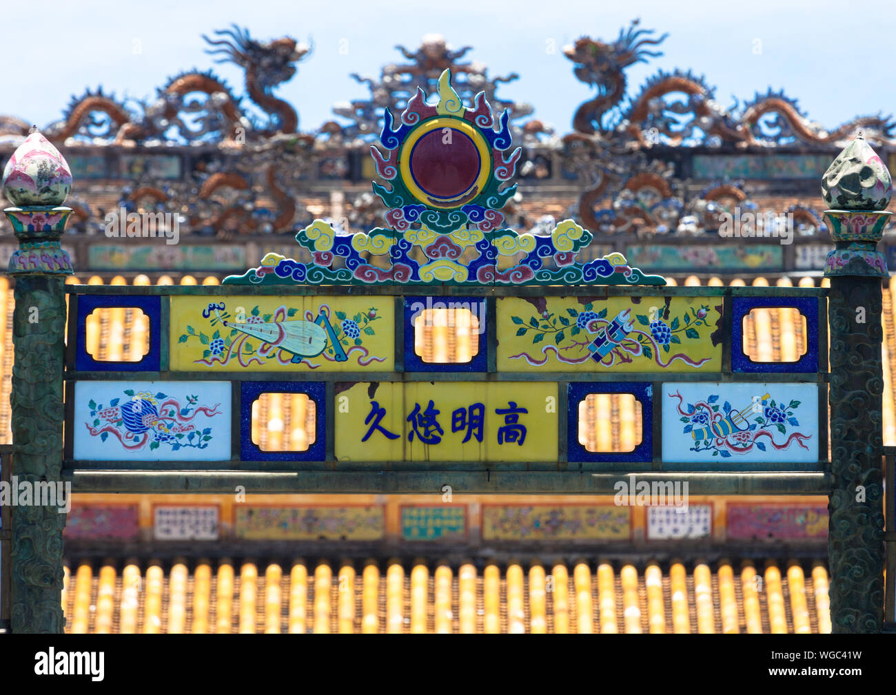 Traditional building exterior hi-res stock photography and images - Alamy