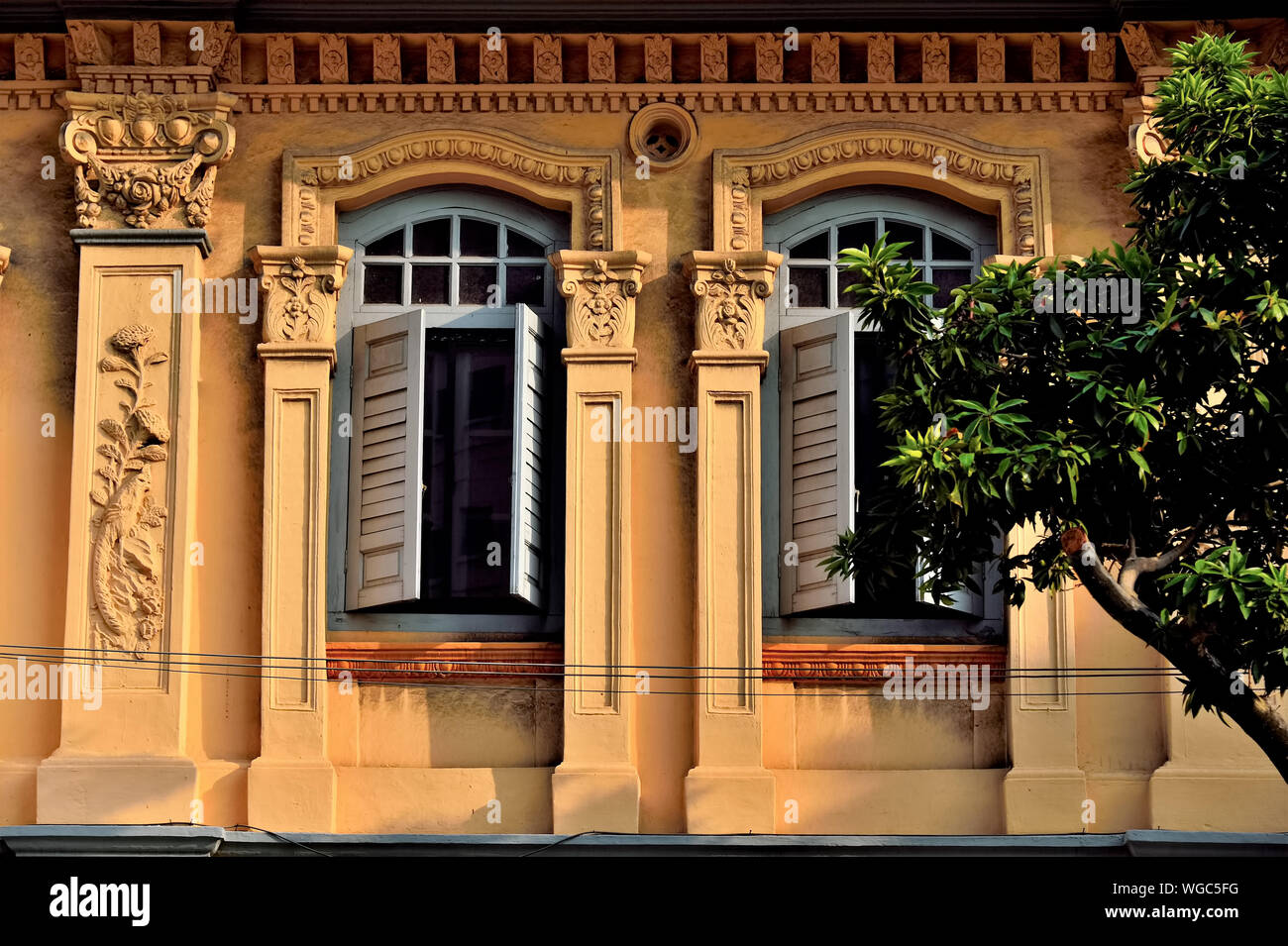 Front view shop exterior design hi-res stock photography and images - Alamy