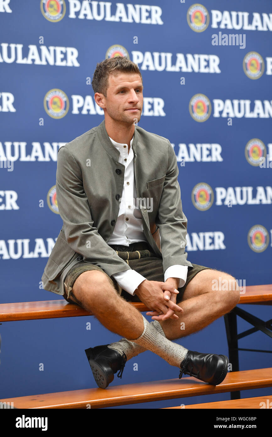 Photoshoot football full body hi-res stock photography and images - Alamy