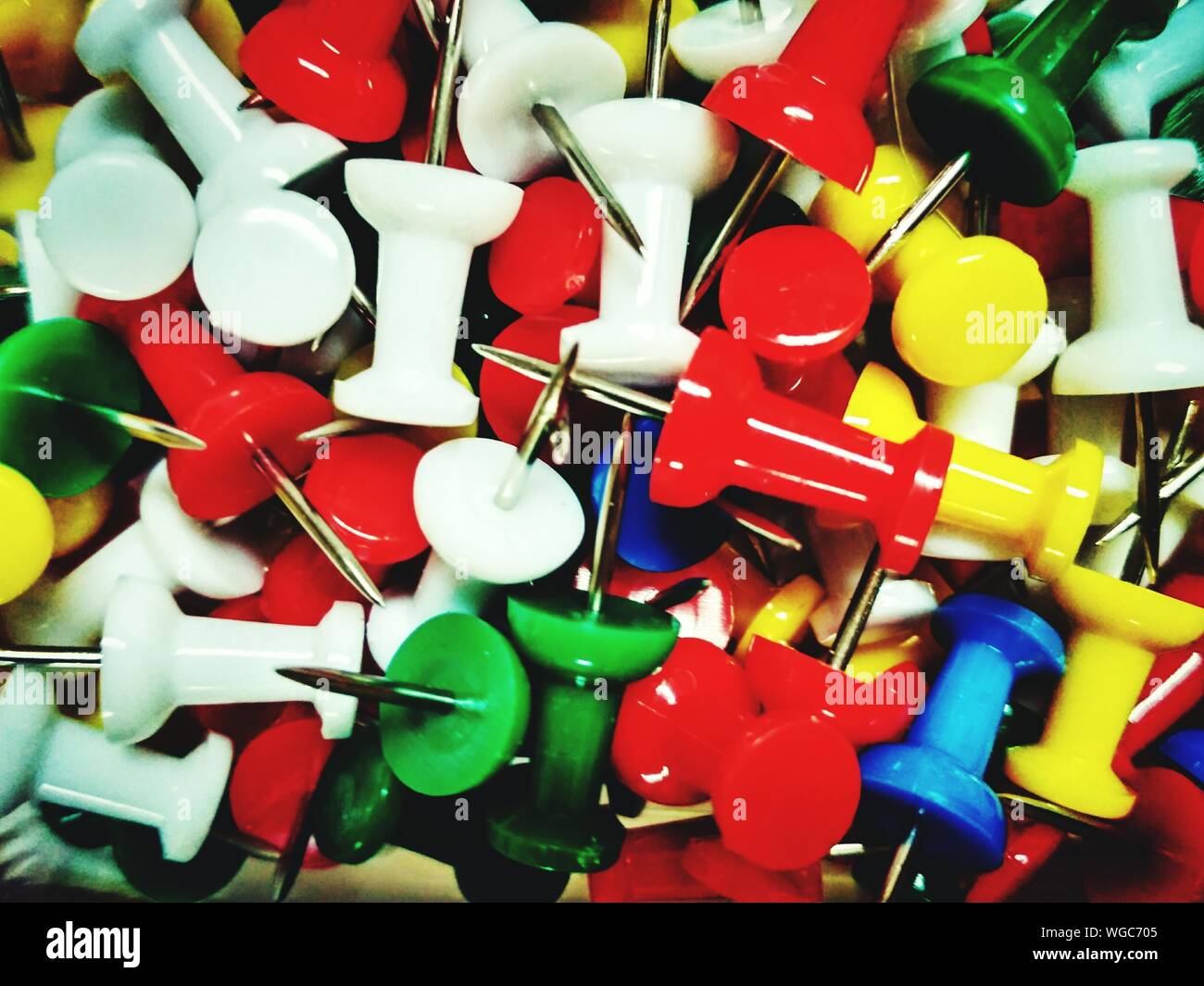 Thumbtacks office hi-res stock photography and images - Alamy