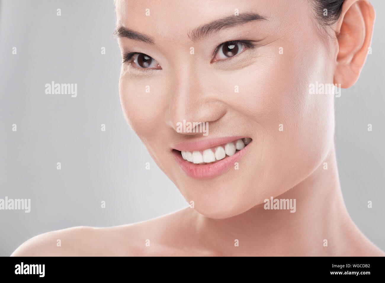 Side view female model face hi-res stock photography and images - Alamy