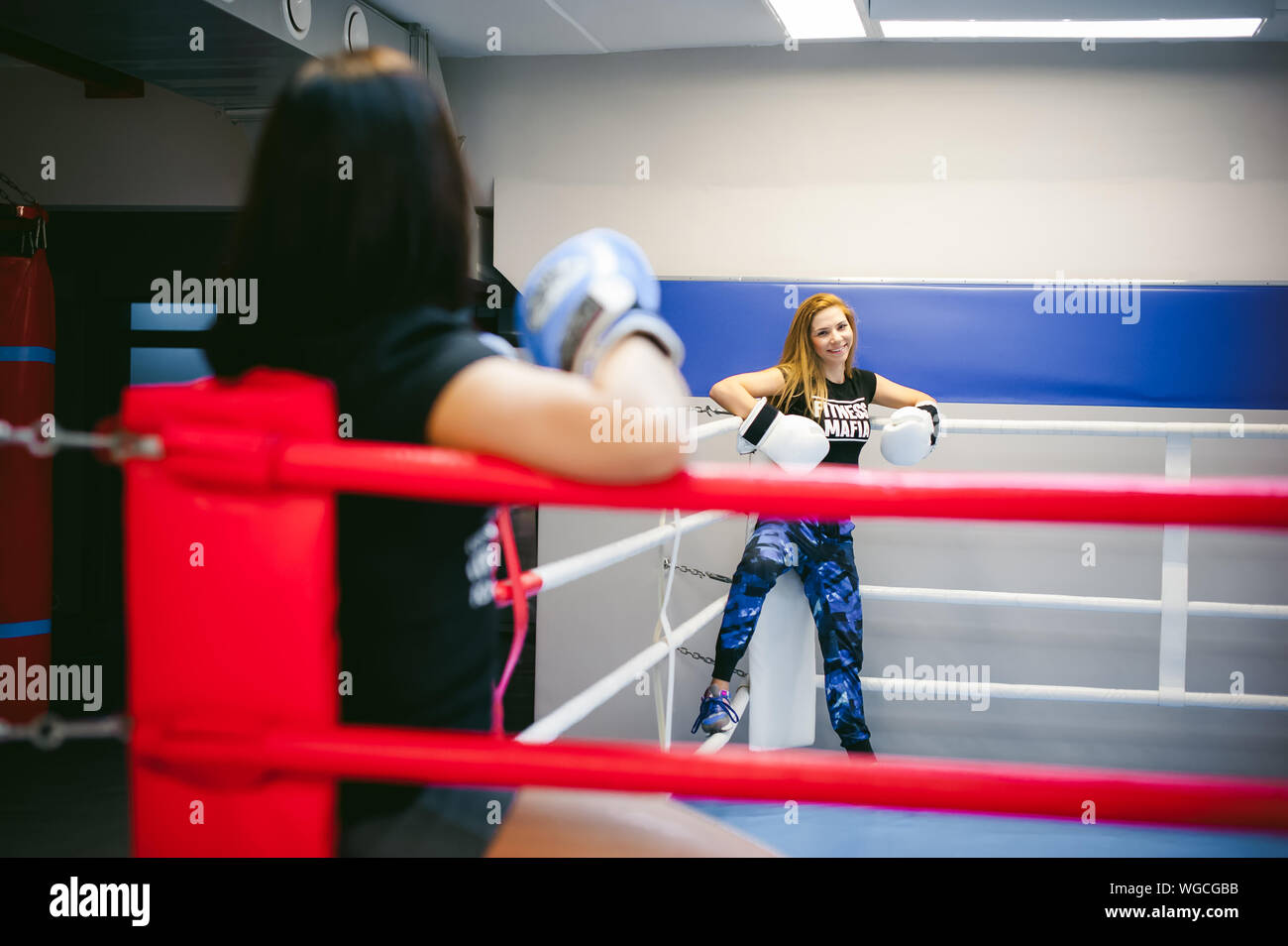 Two women boxing in ring hi-res stock photography and images - Alamy