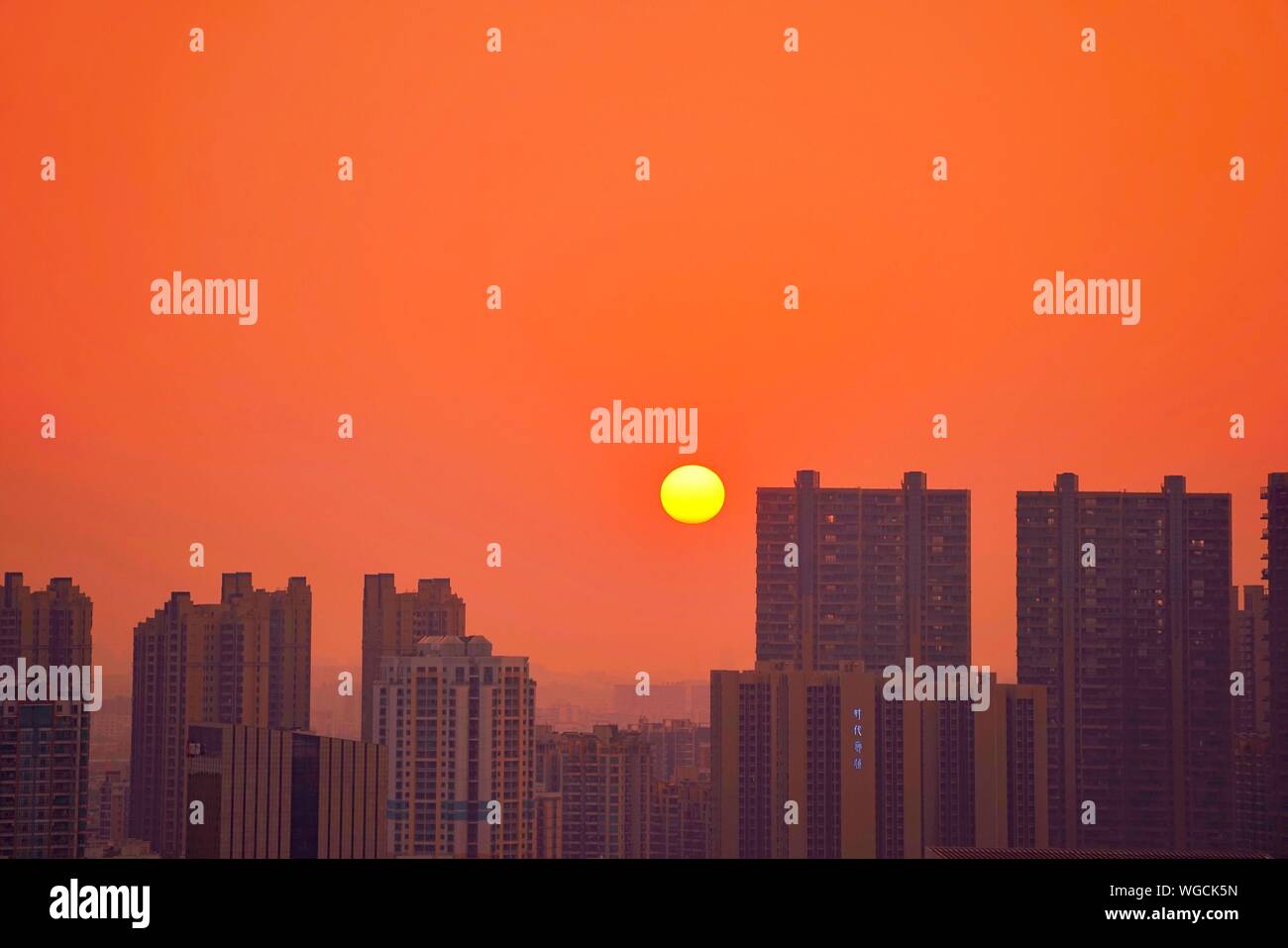 Orange cityscape hi-res stock photography and images - Alamy