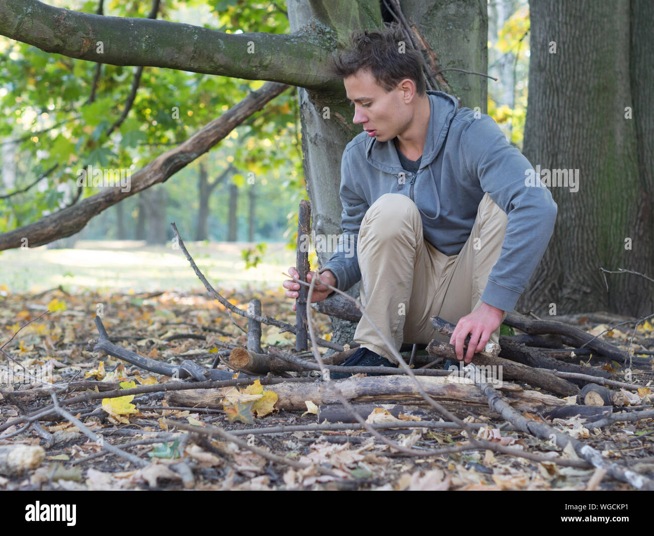 Young man crouching hi-res stock photography and images - Alamy