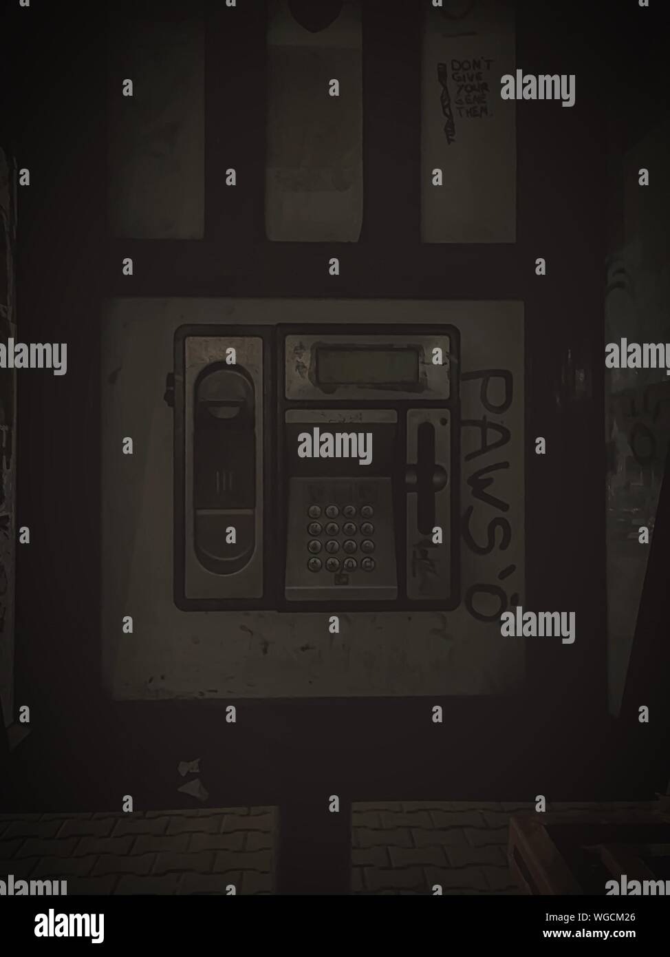 Push button pay phone hi-res stock photography and images - Alamy