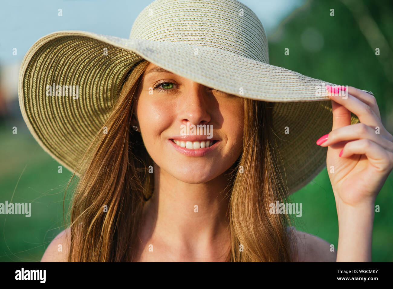 Green summer hat hi-res stock photography and images - Alamy