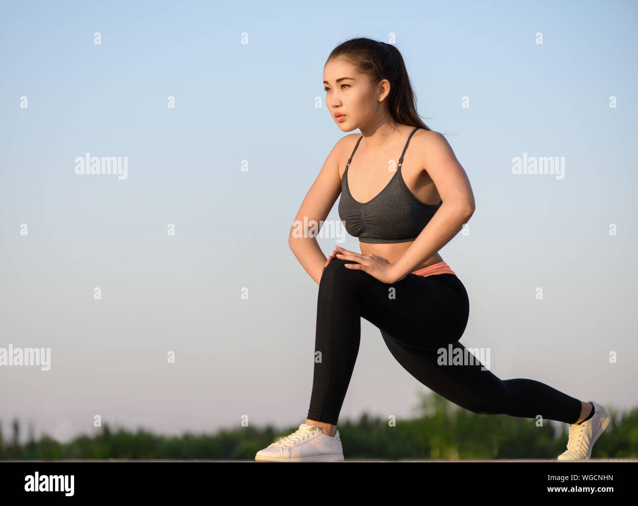 Beautiful sporty asian girl hi-res stock photography and images - Alamy