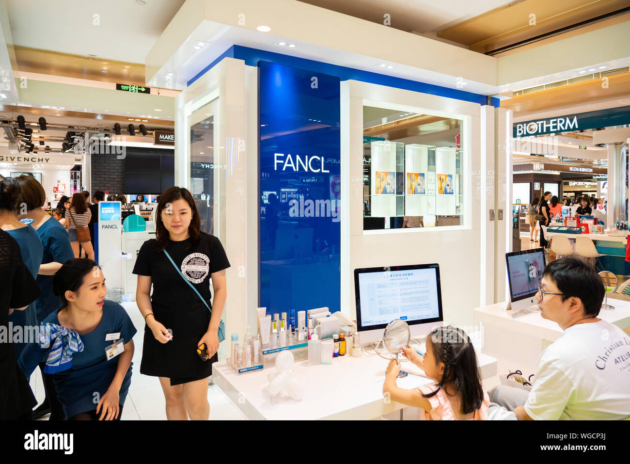 Nutritional supplements store hi-res stock photography and images - Alamy