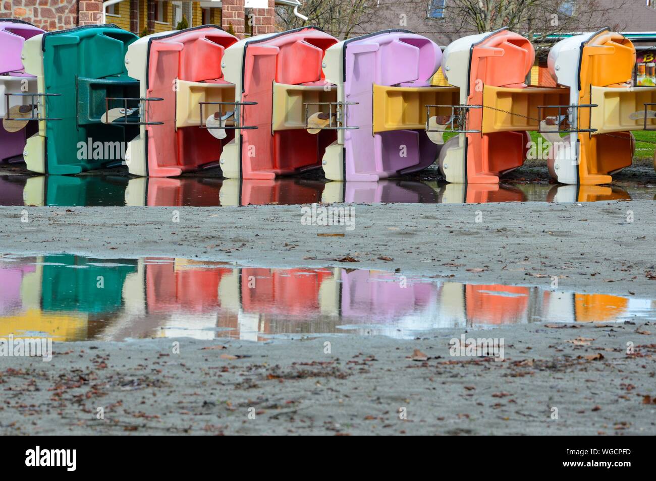 Colorful boats hi-res stock photography and images - Alamy