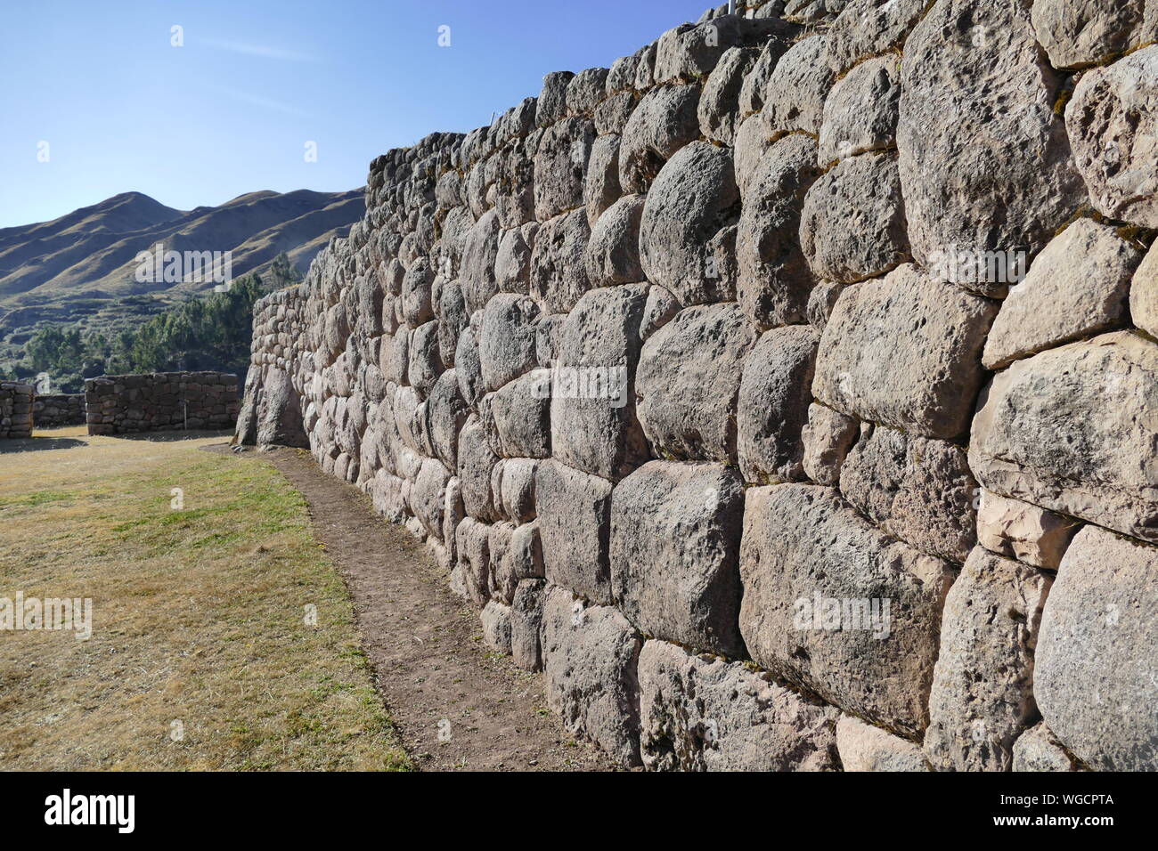 Old stone ruin hi-res stock photography and images - Alamy