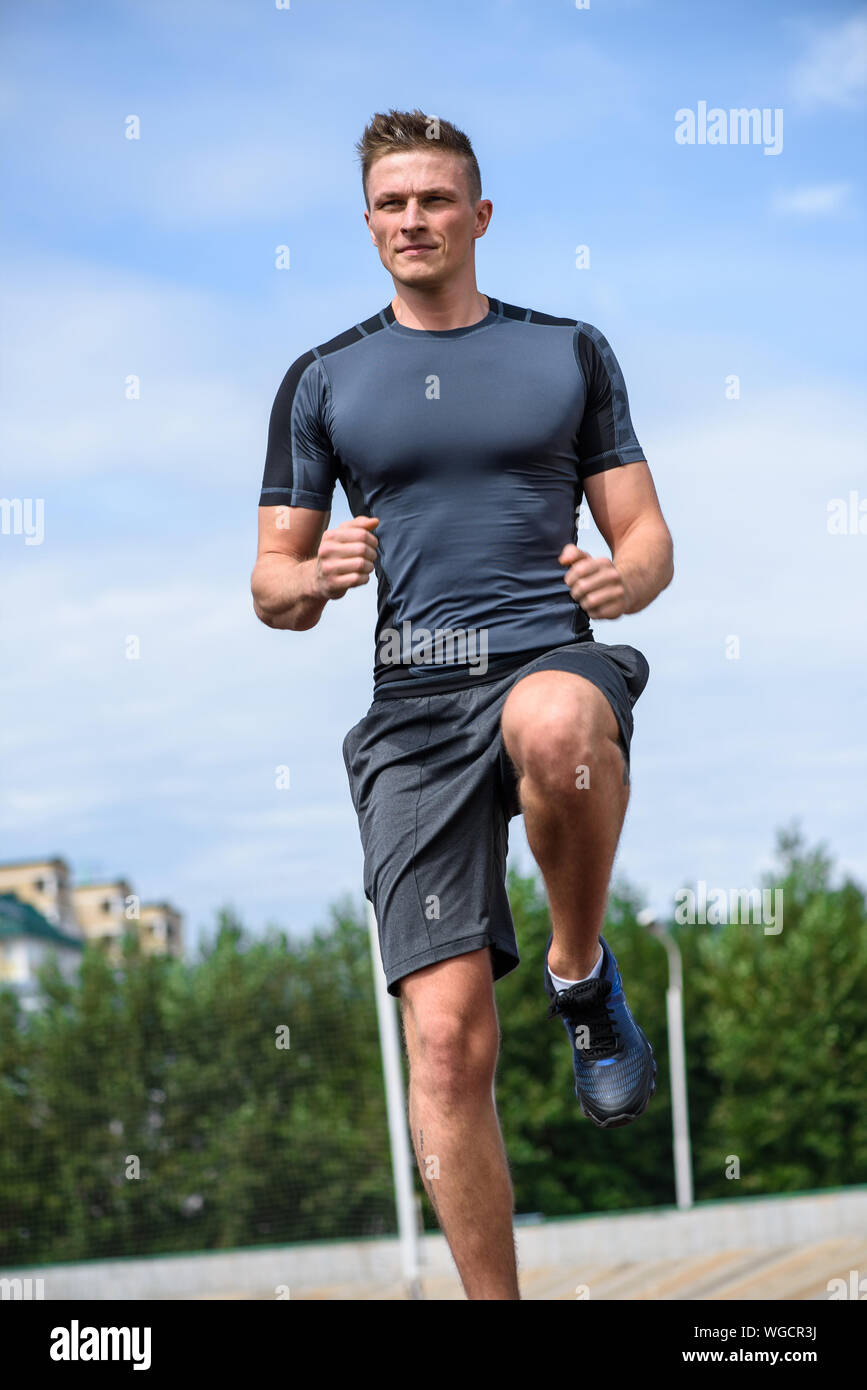 Jogging man hi-res stock photography and images - Alamy