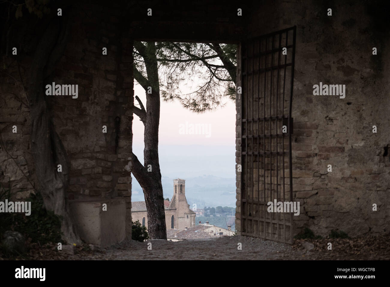 Open ruin hi-res stock photography and images - Alamy