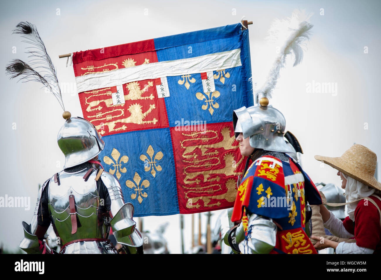 Medieval england flag battle hi-res stock photography and images - Alamy
