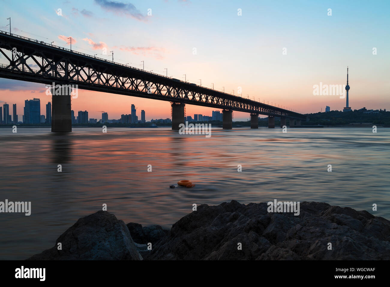 Yangtze river bridge architecture hi-res stock photography and images ...