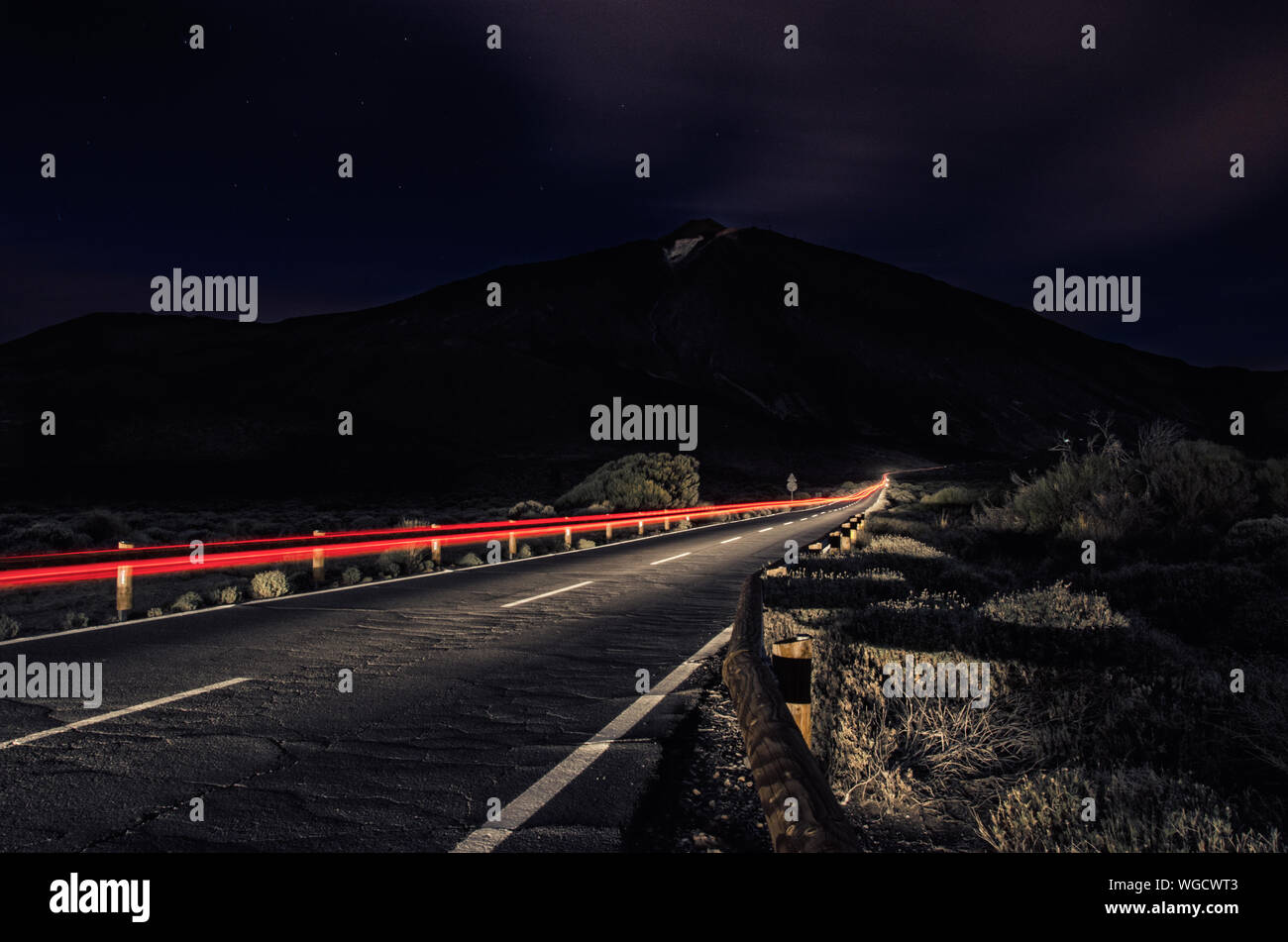 Road and markings and night hi-res stock photography and images - Alamy