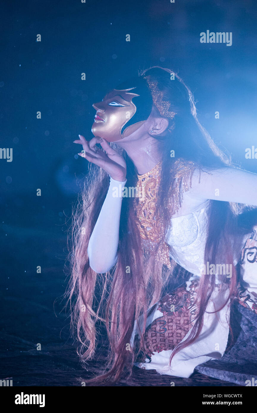 Dancing mask hi-res stock photography and images - Alamy