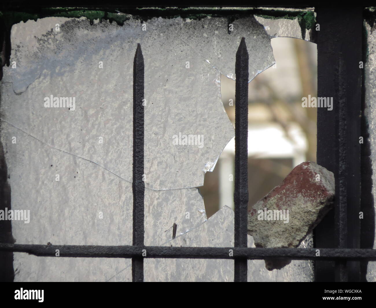 Broken metal fence hi-res stock photography and images - Alamy