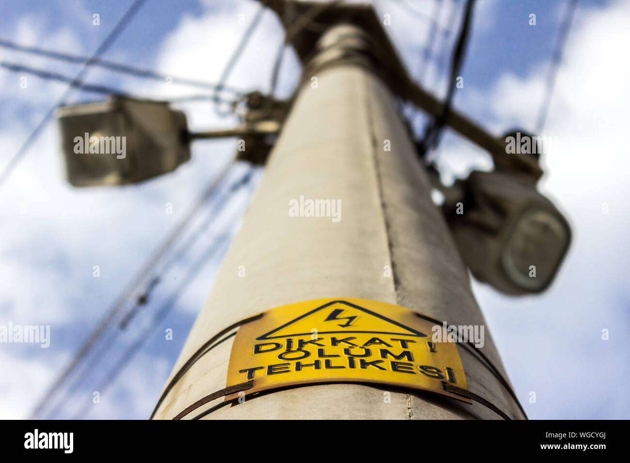Power cable warning sign hi-res stock photography and images - Alamy