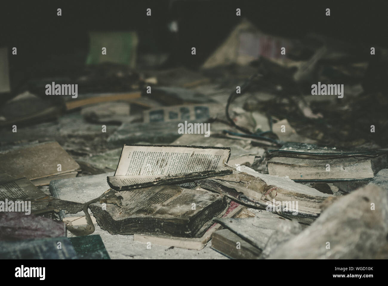 Obsolete books hi-res stock photography and images - Alamy