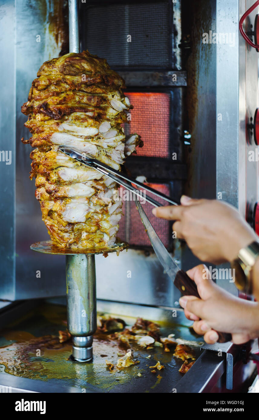 Cutting shawarma hi-res stock photography and images - Alamy