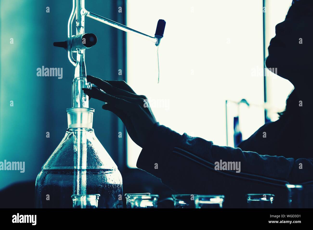 Scientific experiment hi-res stock photography and images - Alamy