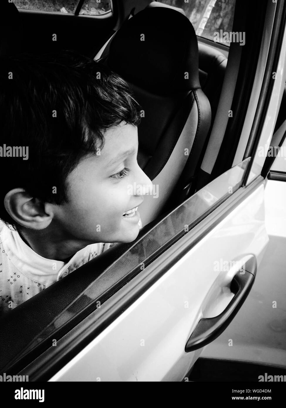 Child sitting in car hi-res stock photography and images - Alamy