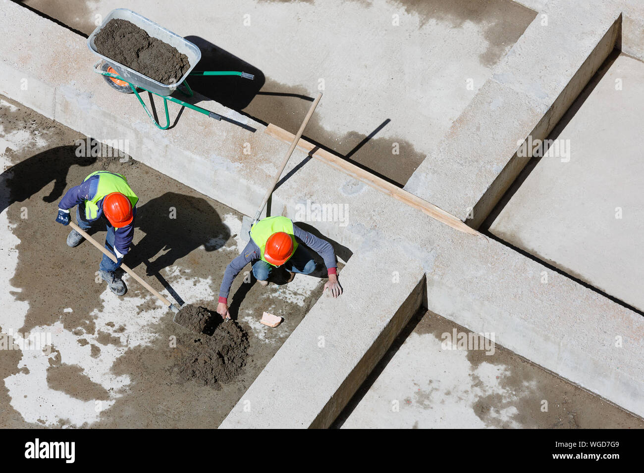 Construction workers building mexico hi-res stock photography and ...