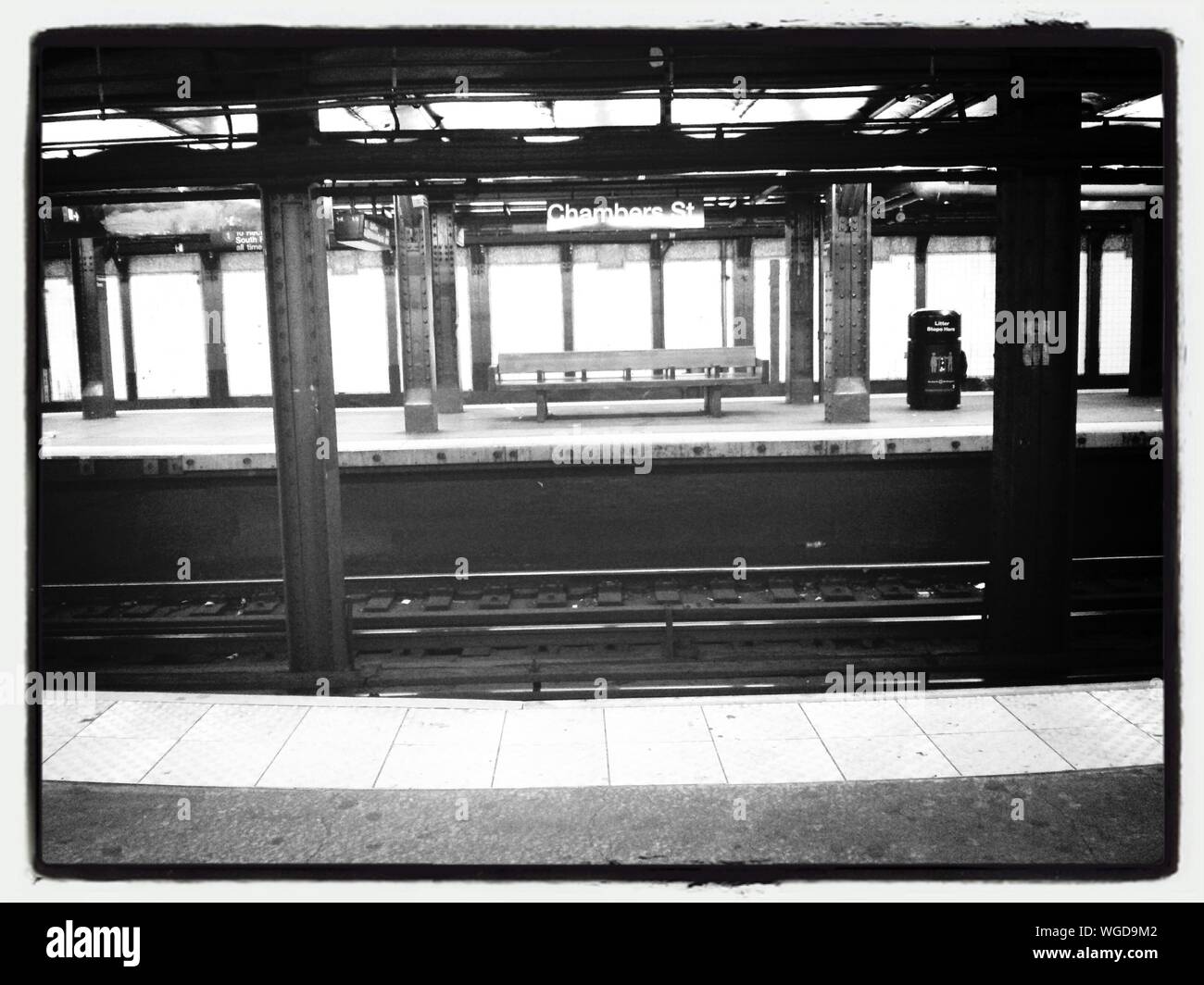 Empty railroad platform hi-res stock photography and images - Alamy