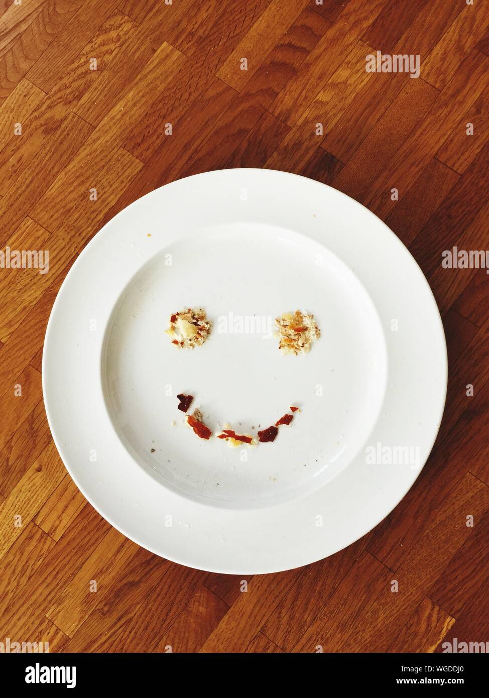 Plate crumbs hi-res stock photography and images - Alamy