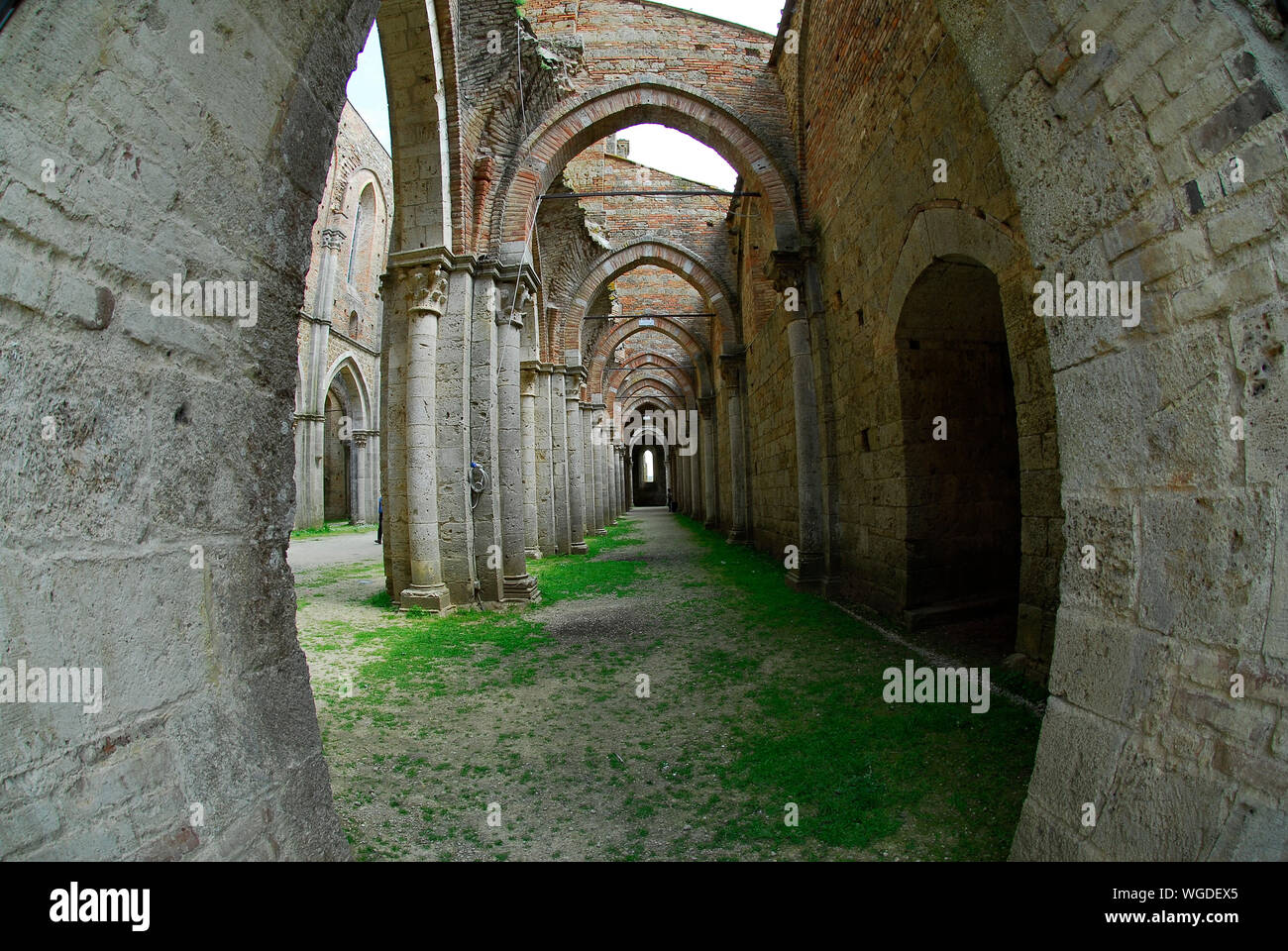 Old pathway hi-res stock photography and images - Alamy