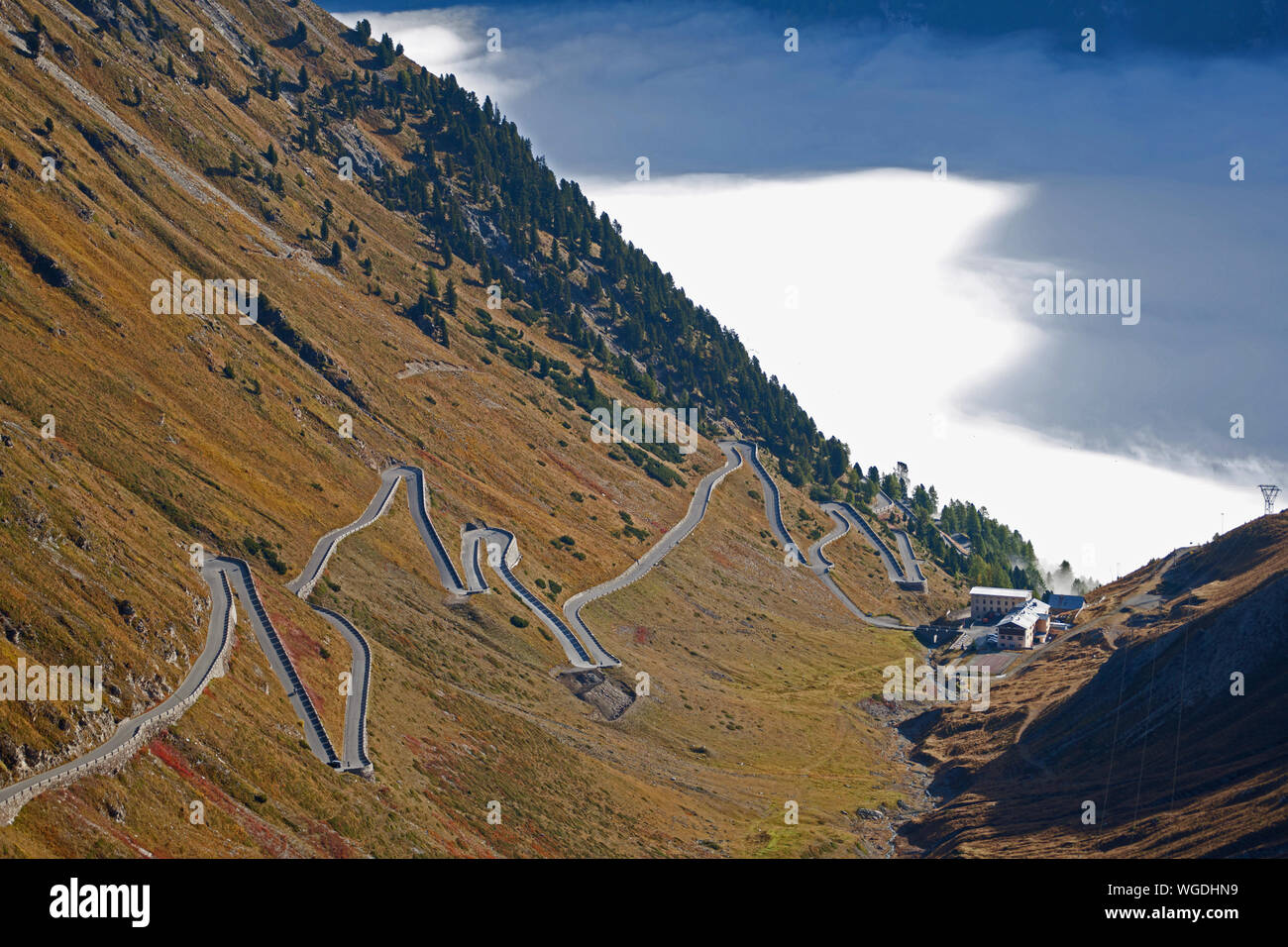 Curve curved road hi-res stock photography and images - Alamy
