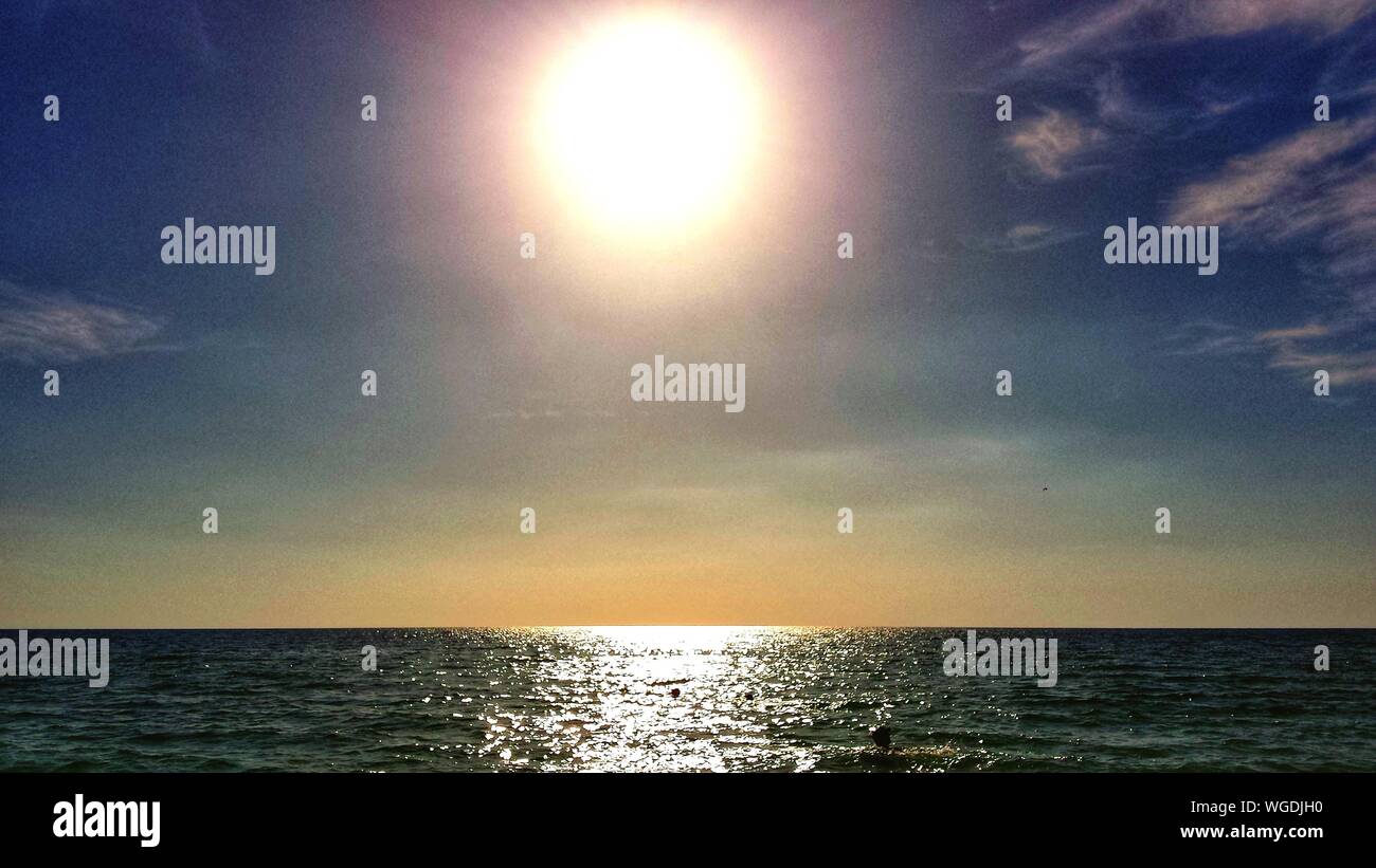 Sun reflection hi-res stock photography and images - Alamy