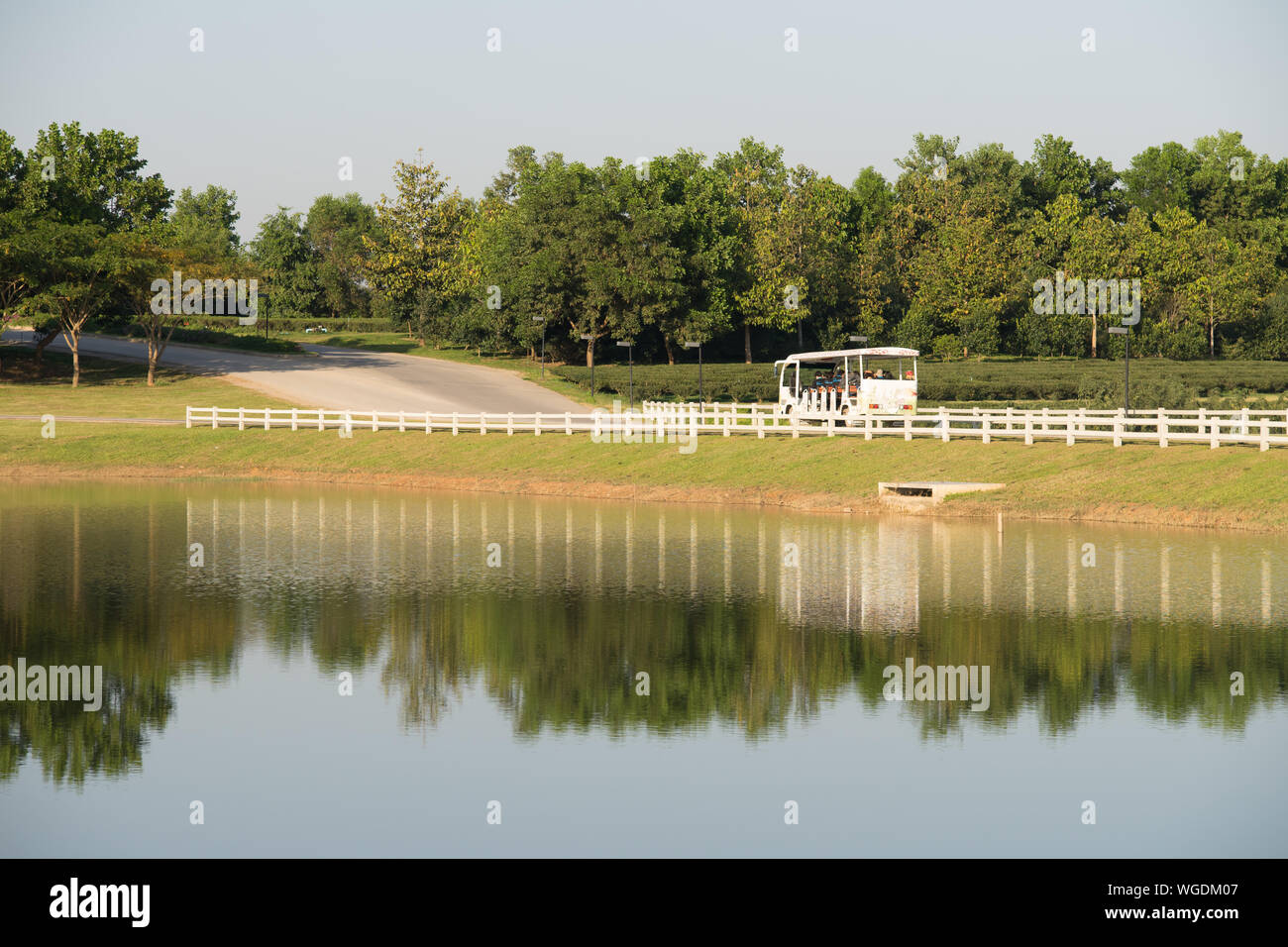 Water reflection lake hi-res stock photography and images - Alamy