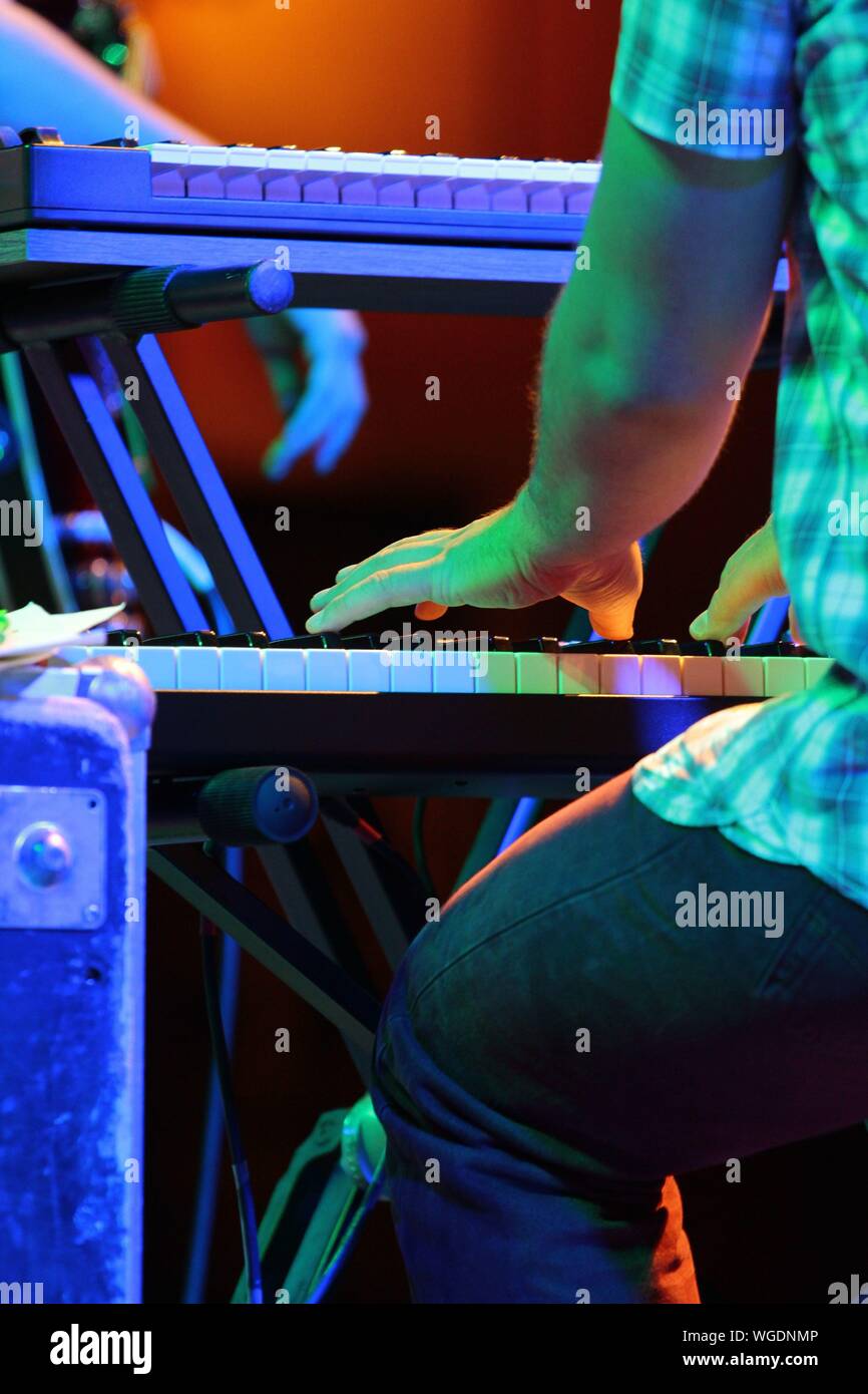 Piano man concert hi-res stock photography and images - Alamy