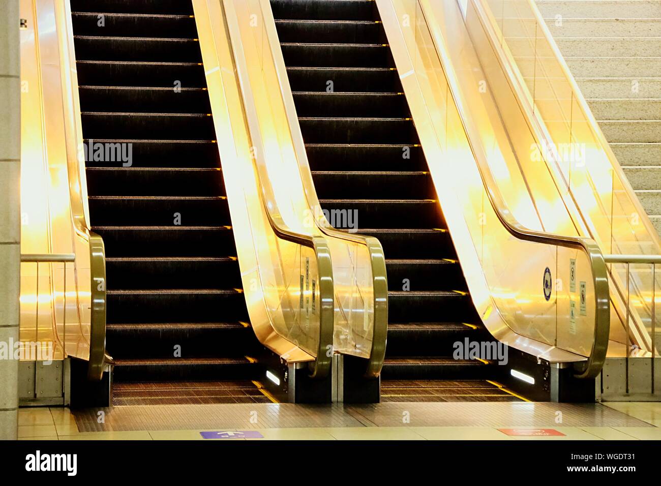 Escalator close up steps hi-res stock photography and images - Alamy