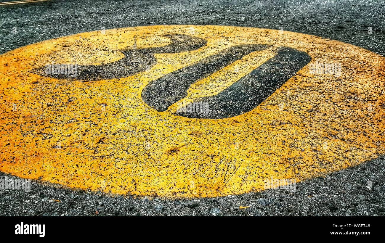 30 sign hi-res stock photography and images - Alamy