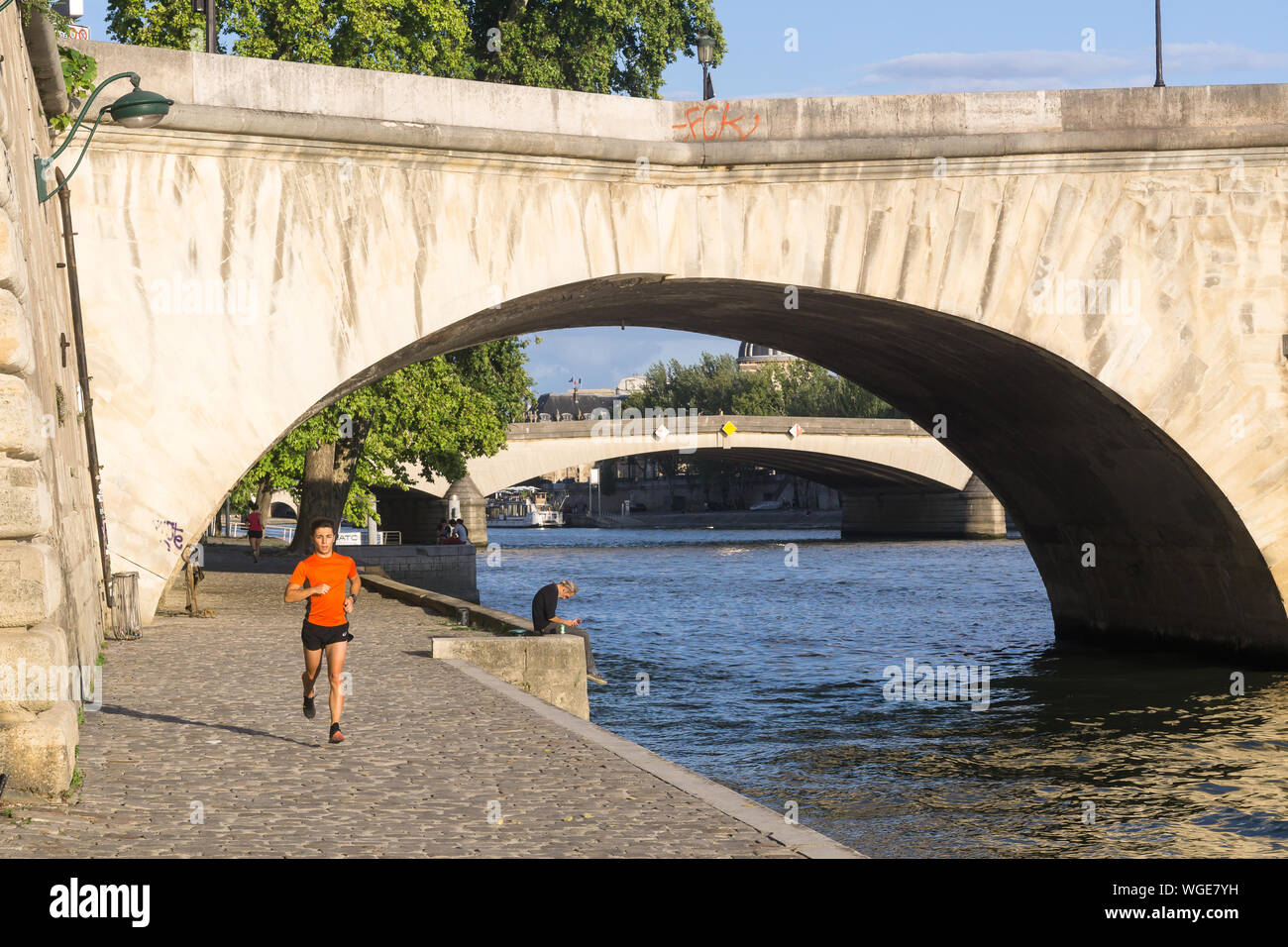 Jogger paris hi-res stock photography and images - Alamy