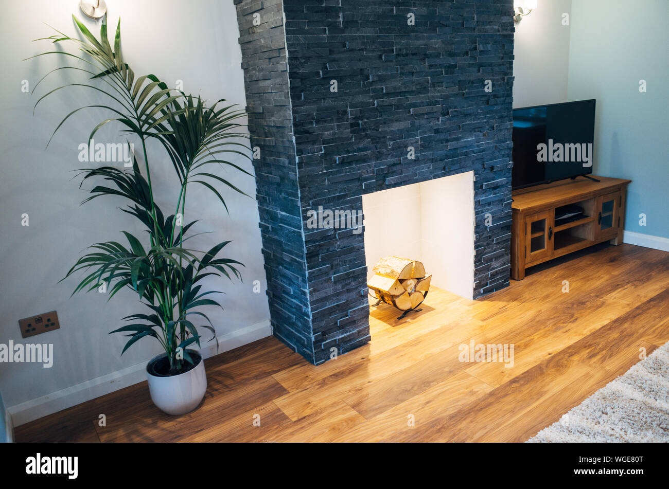 Logs In Fireplace High Resolution Stock Photography and Images - Alamy