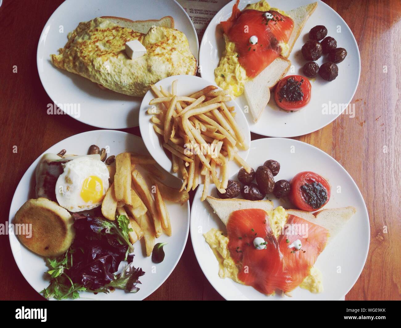 Plates and food hi-res stock photography and images - Alamy