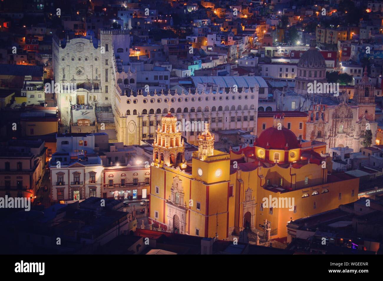 Colonial style buildings hi-res stock photography and images - Alamy