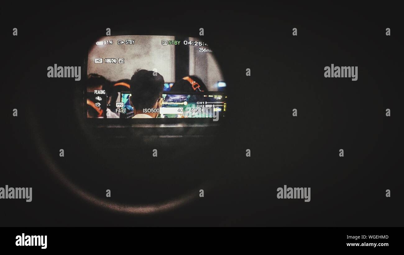 People on screen hi-res stock photography and images - Alamy