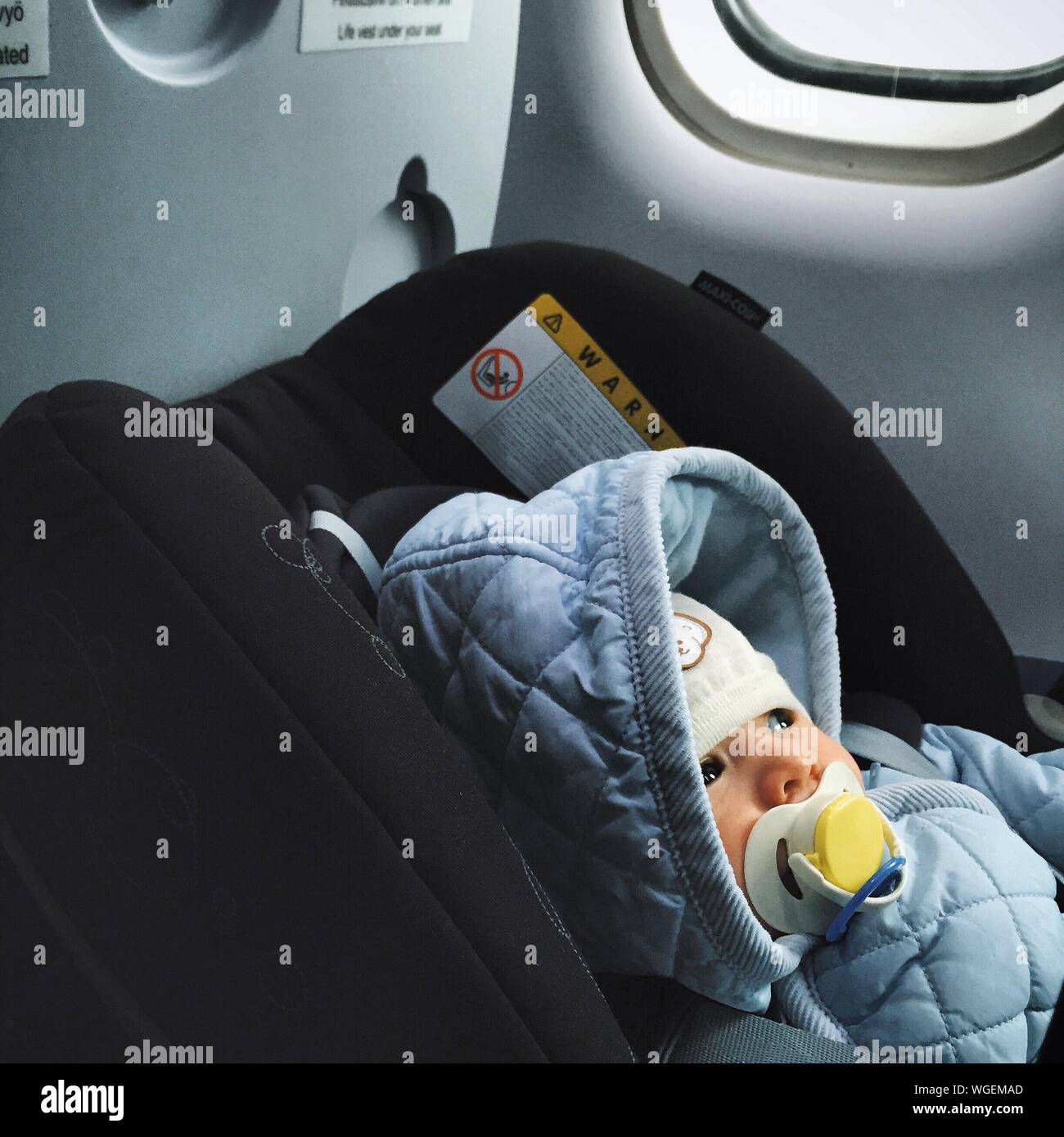 Boy in airplane hi-res stock photography and images - Alamy
